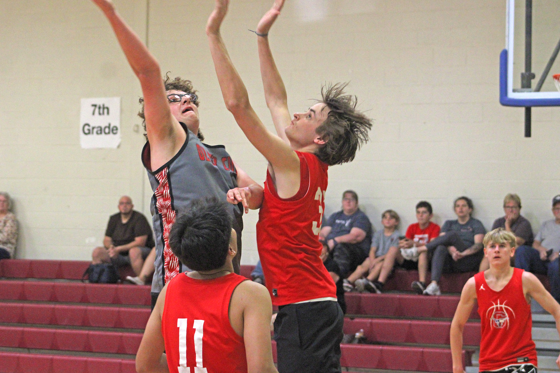 Steers 1-1 in fall league basketball opener | The Graham Leader