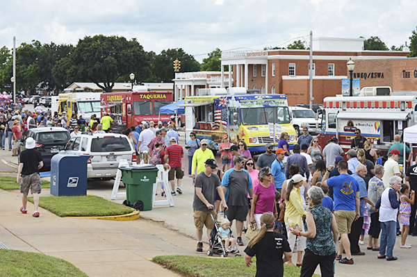 Food Trucks Possum Pedal And Concert Draw Crowds To Graham The