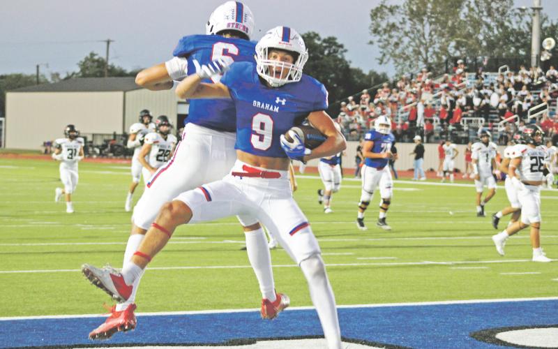 Steers defeat Rams in homecoming blowout | The Graham Leader